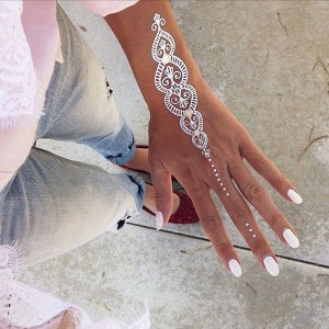 19 Stunning White Henna Designs For You