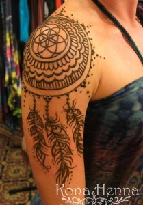 Shoulder Mehndi Designs For Those Who Love To get idea.