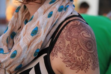 Shoulder Mehndi Designs For Those Who Love To get idea.