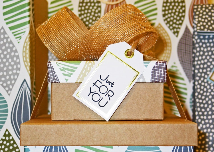 5 Amazing Gift Ideas To Boost Employee Morale