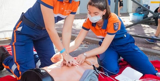 What Are the Best Reasons to Become a Lifeguard?