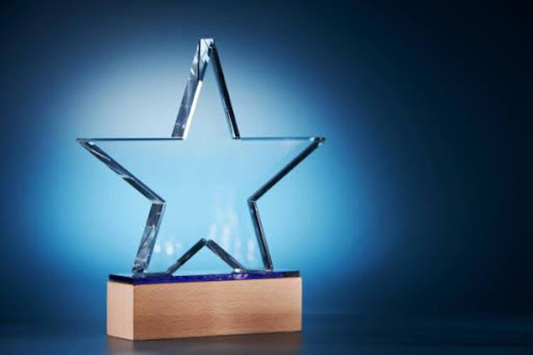 5 Ways To Customize Glass Trophy Awards For Your Ceremony
